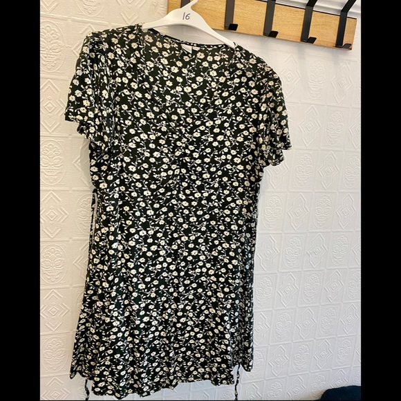 Simons | Dresses | Floral Green Dress | Poshmark